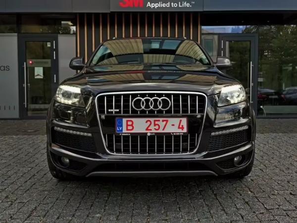 Black Audi Q7 2010 in Riga, with an engine capacity of 3.00 L and mileage of 241 thousand km for 15100 €, photo 4 on AUTOMOTO.COM.LV