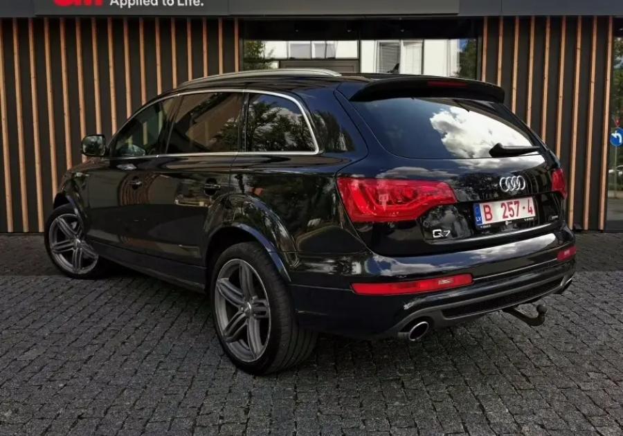 Black Audi Q7 2010 in Riga, with an engine capacity of 3.00 L and mileage of 241 thousand km for 15100 €, photo 10 on AUTOMOTO.COM.LV