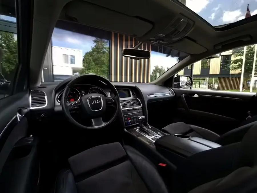 Black Audi Q7 2010 in Riga, with an engine capacity of 3.00 L and mileage of 241 thousand km for 15100 €, photo 13 on AUTOMOTO.COM.LV