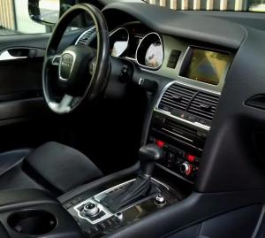 Black Audi Q7 2010 in Riga, with an engine capacity of 3.00 L and mileage of 241 thousand km for 15100 €, photo 17 on AUTOMOTO.COM.LV