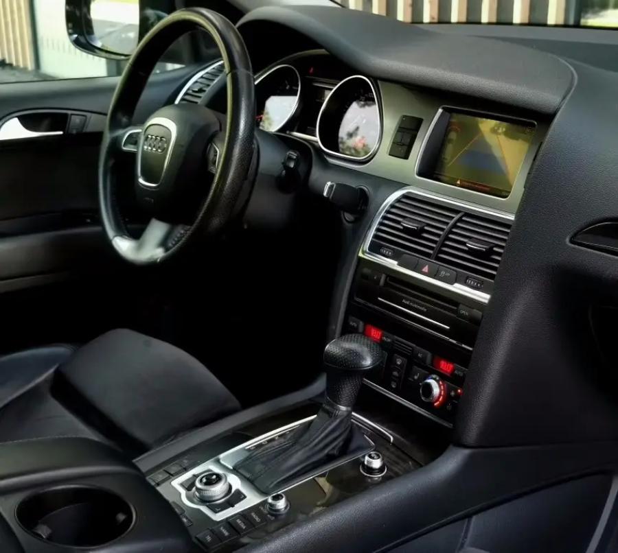 Black Audi Q7 2010 in Riga, with an engine capacity of 3.00 L and mileage of 241 thousand km for 15100 €, photo 17 on AUTOMOTO.COM.LV