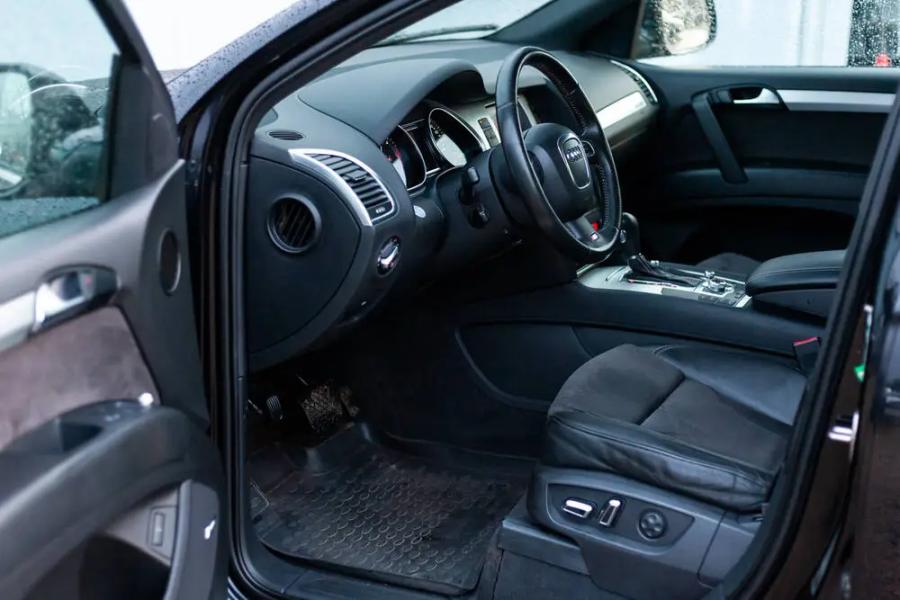 Melns Audi Q7 2010 Rīga, ar dzinēja tilpumu 3.00 L un nobraukumu 332 tūkst. km par 10495 €, foto 13 vietnē AUTOMOTO.COM.LV