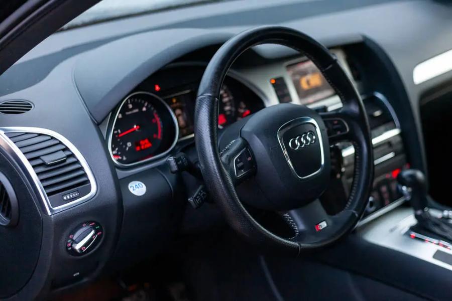 Melns Audi Q7 2010 Rīga, ar dzinēja tilpumu 3.00 L un nobraukumu 332 tūkst. km par 10495 €, foto 14 vietnē AUTOMOTO.COM.LV