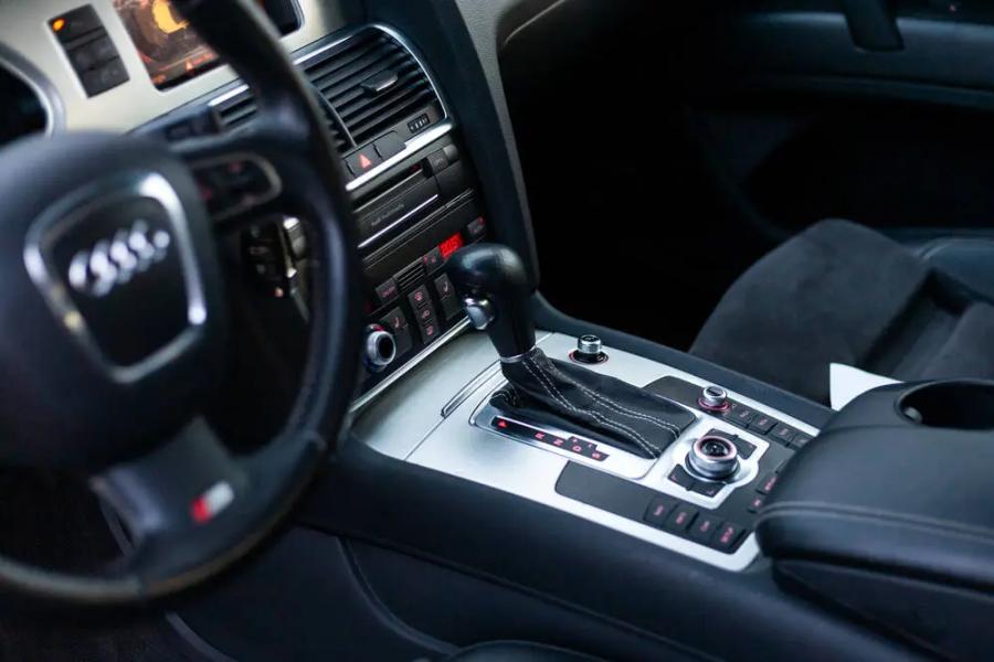 Melns Audi Q7 2010 Rīga, ar dzinēja tilpumu 3.00 L un nobraukumu 332 tūkst. km par 10495 €, foto 16 vietnē AUTOMOTO.COM.LV