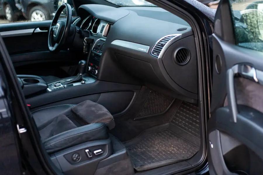 Melns Audi Q7 2010 Rīga, ar dzinēja tilpumu 3.00 L un nobraukumu 332 tūkst. km par 10495 €, foto 19 vietnē AUTOMOTO.COM.LV