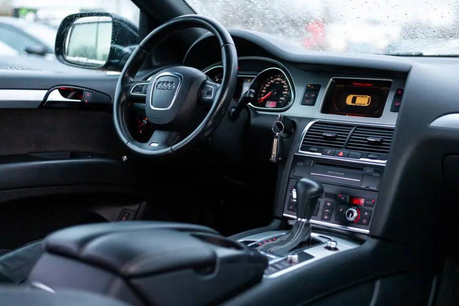 Melns Audi Q7 2010 Rīga, ar dzinēja tilpumu 3.00 L un nobraukumu 332 tūkst. km par 10495 €, foto 22 vietnē AUTOMOTO.COM.LV
