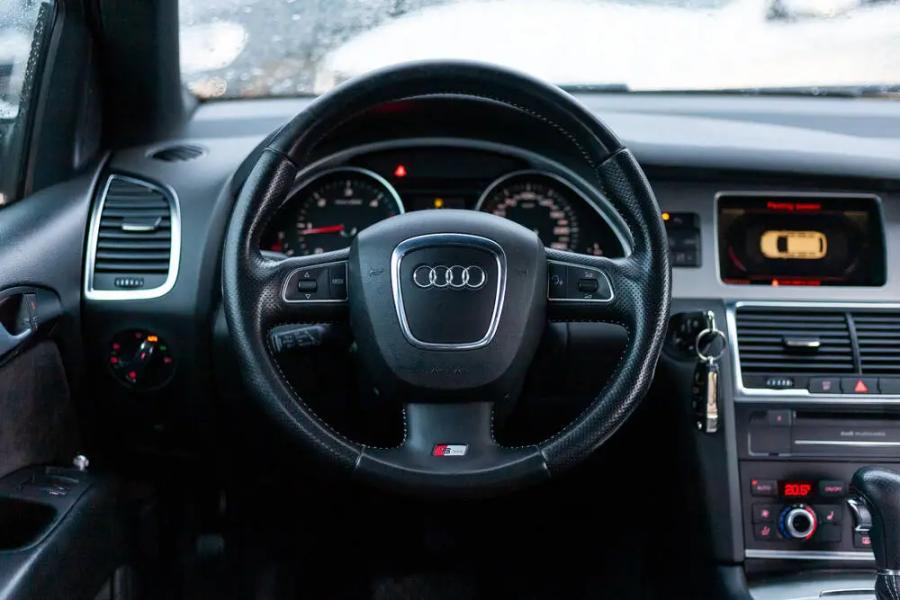 Melns Audi Q7 2010 Rīga, ar dzinēja tilpumu 3.00 L un nobraukumu 332 tūkst. km par 10495 €, foto 23 vietnē AUTOMOTO.COM.LV