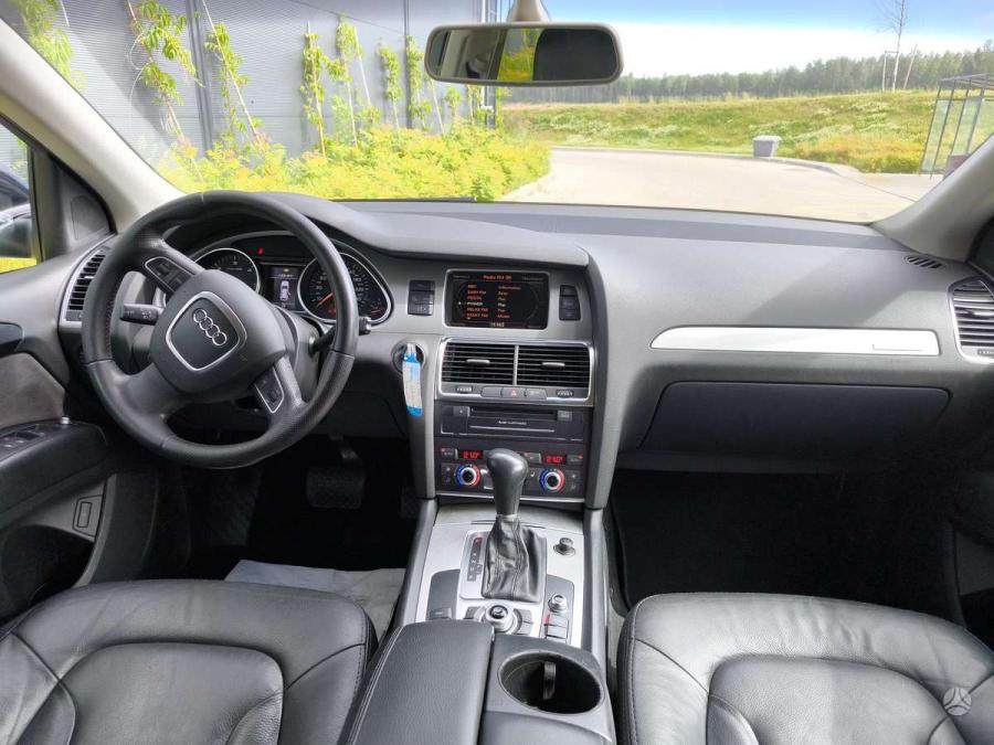 Black Audi Q7 2010 in Vilnius, with an engine capacity of 2.97 L and mileage of 267 thousand km for 9500 €, photo 13 on AUTOMOTO.COM.LV