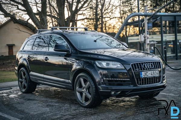 Black Audi Q7 2011 in Riga, with an engine capacity of 3.00 L and mileage of 362 thousand km for 9990 €, photo 3 on AUTOMOTO.COM.LV