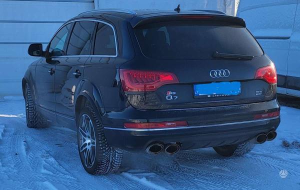 Melns Audi Q7 2011 Viļņa, ar dzinēja tilpumu 2.97 L un nobraukumu 379 tūkst. km par 10300 €, foto 1 vietnē AUTOMOTO.COM.LV