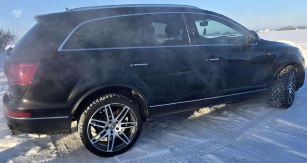 Black Audi Q7 2011 in Vilnius, with an engine capacity of 2.97 L and mileage of 379 thousand km for 10300 €, photo 7 on AUTOMOTO.COM.LV