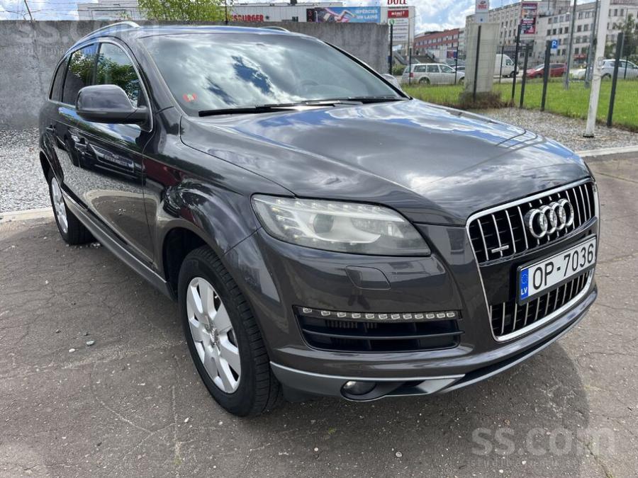 Black Audi Q7 2011 in Riga, with an engine capacity of 3.00 L and mileage of 353 thousand km for 9299 €, photo 1 on AUTOMOTO.COM.LV