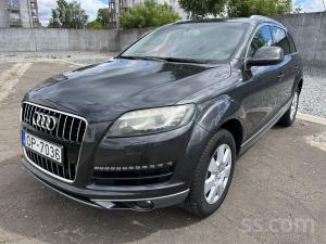 Black Audi Q7 2011 in Riga, with an engine capacity of 3.00 L and mileage of 353 thousand km for 9299 €, photo 3 on AUTOMOTO.COM.LV