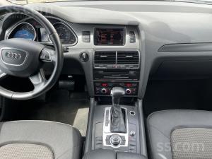 Black Audi Q7 2011 in Riga, with an engine capacity of 3.00 L and mileage of 353 thousand km for 9299 €, photo 6 on AUTOMOTO.COM.LV