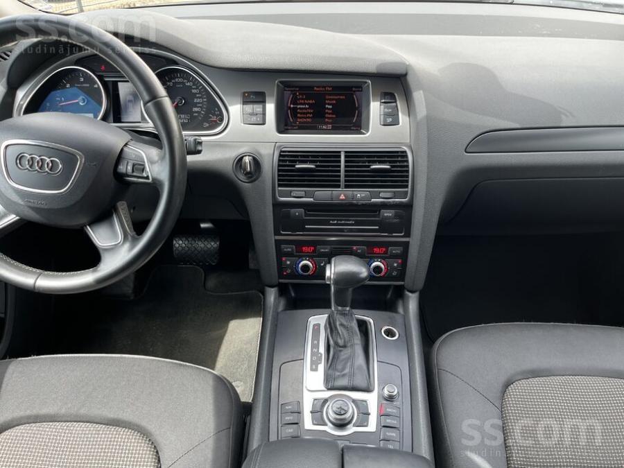 Black Audi Q7 2011 in Riga, with an engine capacity of 3.00 L and mileage of 353 thousand km for 9299 €, photo 6 on AUTOMOTO.COM.LV