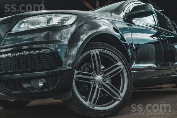 Black Audi Q7 2011 in Riga, with an engine capacity of 3.00 L and mileage of 0 thousand km for 11650 €, photo 2 on AUTOMOTO.COM.LV