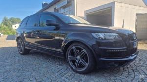 Black Audi Q7 2011 in Rokiskis, with an engine capacity of 4.13 L and mileage of 261 thousand km for 8500 €, photo 3 on AUTOMOTO.COM.LV