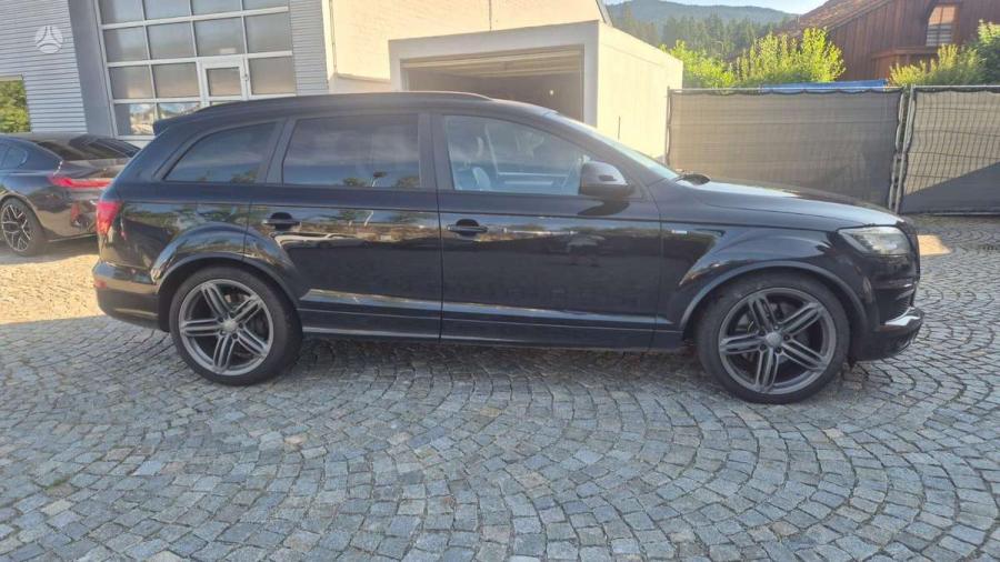 Black Audi Q7 2011 in Rokiskis, with an engine capacity of 4.13 L and mileage of 261 thousand km for 8500 €, photo 5 on AUTOMOTO.COM.LV