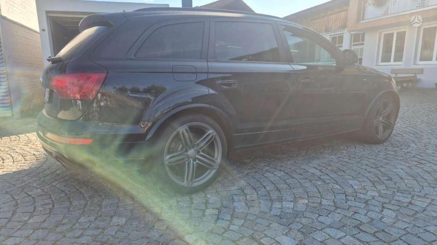 Black Audi Q7 2011 in Rokiskis, with an engine capacity of 4.13 L and mileage of 261 thousand km for 8500 €, photo 6 on AUTOMOTO.COM.LV