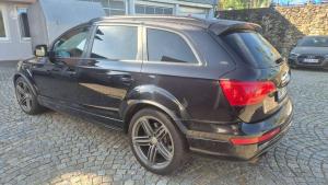 Black Audi Q7 2011 in Rokiskis, with an engine capacity of 4.13 L and mileage of 261 thousand km for 8500 €, photo 8 on AUTOMOTO.COM.LV