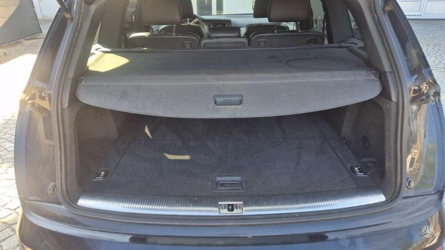 Black Audi Q7 2011 in Rokiskis, with an engine capacity of 4.13 L and mileage of 261 thousand km for 8500 €, photo 14 on AUTOMOTO.COM.LV