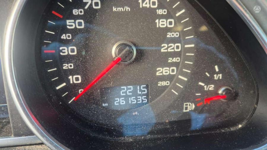 Black Audi Q7 2011 in Rokiskis, with an engine capacity of 4.13 L and mileage of 261 thousand km for 8500 €, photo 18 on AUTOMOTO.COM.LV
