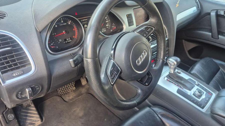 Black Audi Q7 2011 in Rokiskis, with an engine capacity of 4.13 L and mileage of 261 thousand km for 8500 €, photo 19 on AUTOMOTO.COM.LV