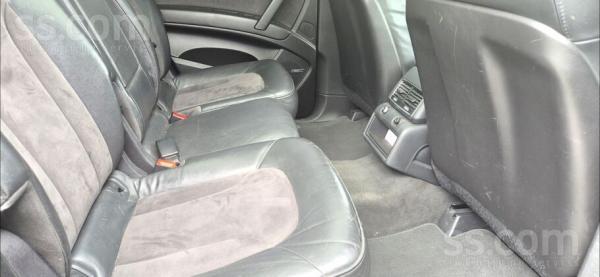 Black Audi Q7 2011 in Riga, with an engine capacity of 3.00 L and mileage of 360 thousand km for 11800 €, photo 7 on AUTOMOTO.COM.LV