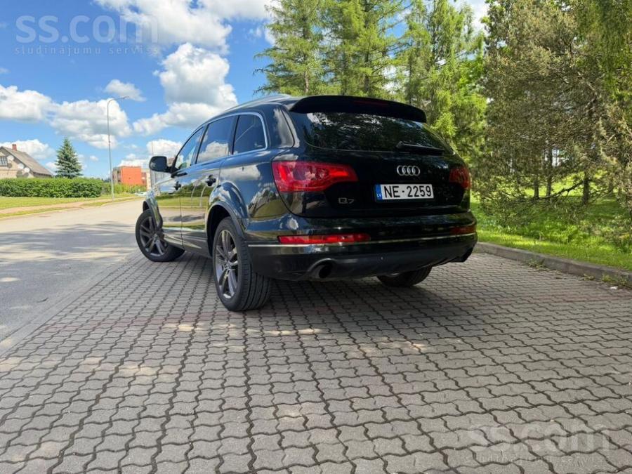 Black Audi Q7 2012 in Riga, with an engine capacity of 3.00 L and mileage of 276 thousand km for 10999 €, photo 4 on AUTOMOTO.COM.LV
