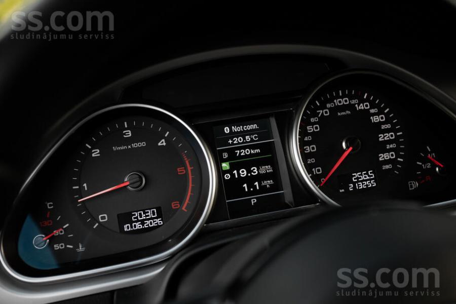 Black Audi Q7 2012 in Jelgava, with an engine capacity of 3.00 L and mileage of 217 thousand km for 14999 €, photo 26 on AUTOMOTO.COM.LV