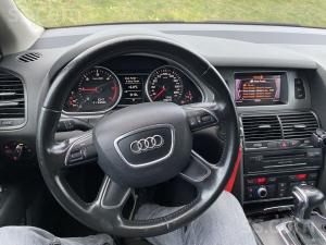 Black Audi Q7 2012 in Riga, with an engine capacity of 3.00 L and mileage of 287 thousand km for 7900 €, photo 3 on AUTOMOTO.COM.LV