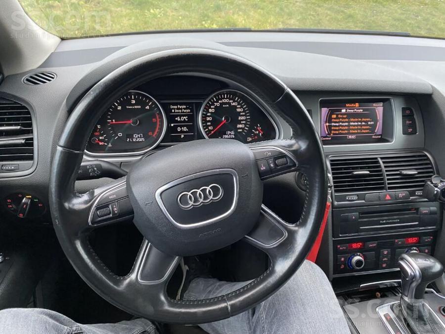Black Audi Q7 2012 in Riga, with an engine capacity of 3.00 L and mileage of 287 thousand km for 7900 €, photo 3 on AUTOMOTO.COM.LV