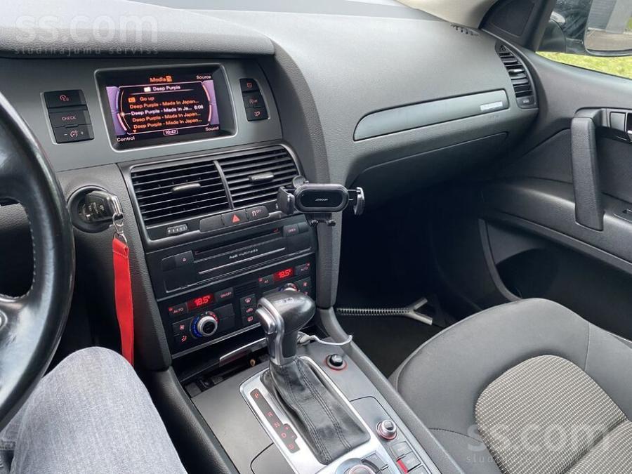 Black Audi Q7 2012 in Riga, with an engine capacity of 3.00 L and mileage of 287 thousand km for 7900 €, photo 4 on AUTOMOTO.COM.LV