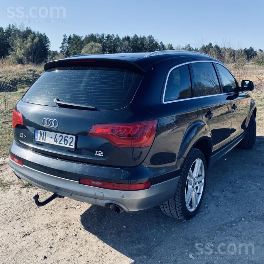 Black Audi Q7 2012 in Riga, with an engine capacity of 3.00 L and mileage of 287 thousand km for 7900 €, photo 9 on AUTOMOTO.COM.LV