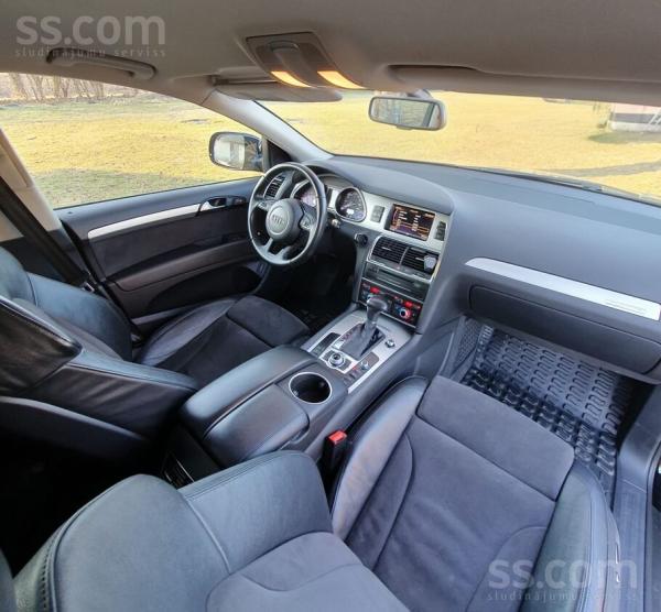 Black Audi Q7 2012 in Tukums, with an engine capacity of 3.00 L and mileage of 211 thousand km for 12500 €, photo 5 on AUTOMOTO.COM.LV