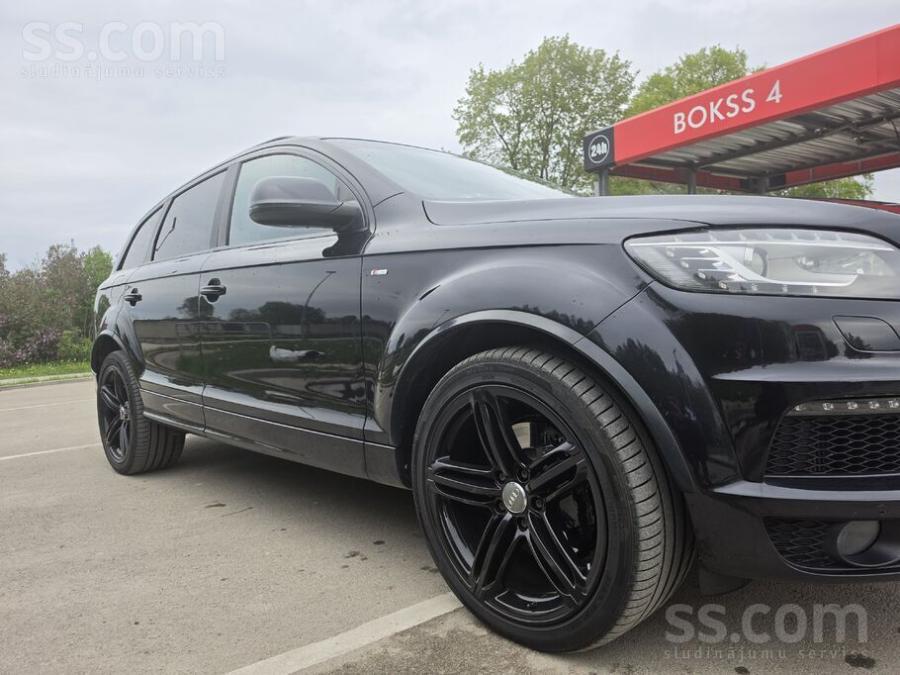 Black Audi Q7 2012 in Bauska, with an engine capacity of 4.20 L and mileage of 287 thousand km for 15500 €, photo 5 on AUTOMOTO.COM.LV