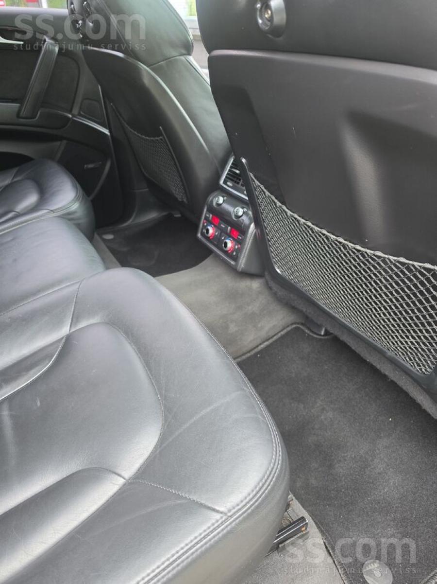 Black Audi Q7 2012 in Bauska, with an engine capacity of 4.20 L and mileage of 287 thousand km for 15500 €, photo 10 on AUTOMOTO.COM.LV