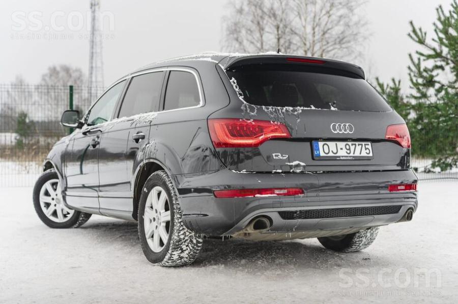 Black Audi Q7 2013 in Riga, with an engine capacity of 3.00 L and mileage of 349 thousand km for 15200 €, photo 4 on AUTOMOTO.COM.LV
