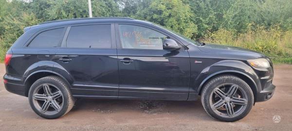 Black Audi Q7 2013 in Vilnius, with an engine capacity of 3.00 L and mileage of 212 thousand km for 6999 €, photo 4 on AUTOMOTO.COM.LV