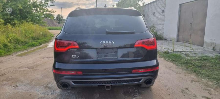 Black Audi Q7 2013 in Vilnius, with an engine capacity of 3.00 L and mileage of 212 thousand km for 7650 €, photo 6 on AUTOMOTO.COM.LV
