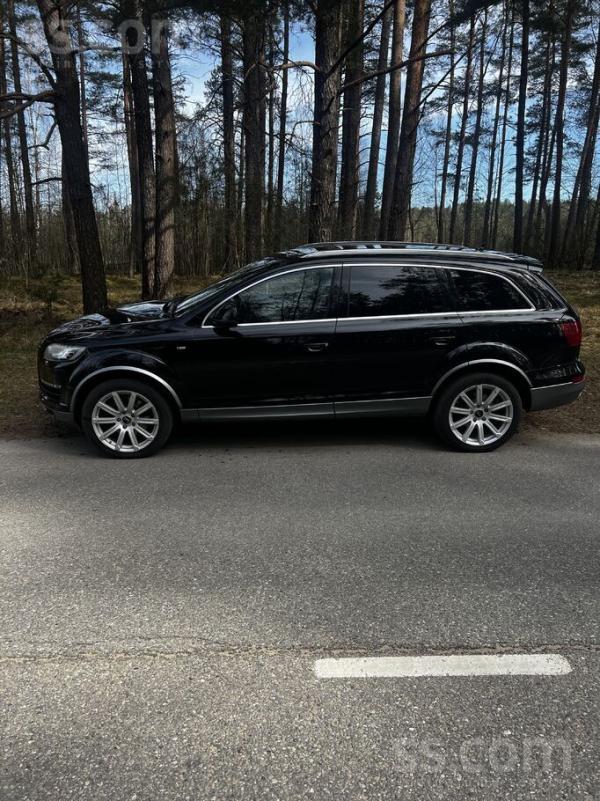Black Audi Q7 2013 in Daugavpils, with an engine capacity of 3.00 L and mileage of 233 thousand km for 13999 €, photo 3 on AUTOMOTO.COM.LV
