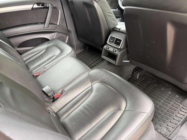 Melns Audi Q7 2013 Šauļi, ar dzinēja tilpumu 4.13 L un nobraukumu 303 tūkst. km par 12700 €, foto 10 vietnē AUTOMOTO.COM.LV
