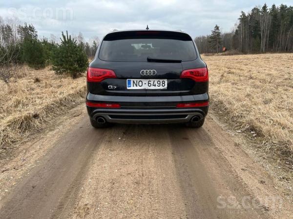 Black Audi Q7 2013 in Riga, with an engine capacity of 3.00 L and mileage of 193 thousand km for 13650 €, photo 2 on AUTOMOTO.COM.LV