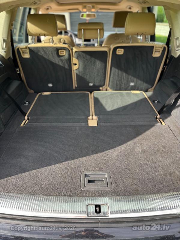 Black Audi Q7 2013 in Parnu, with an engine capacity of 3.60 L and mileage of 200 thousand km for 16950 €, photo 9 on AUTOMOTO.COM.LV