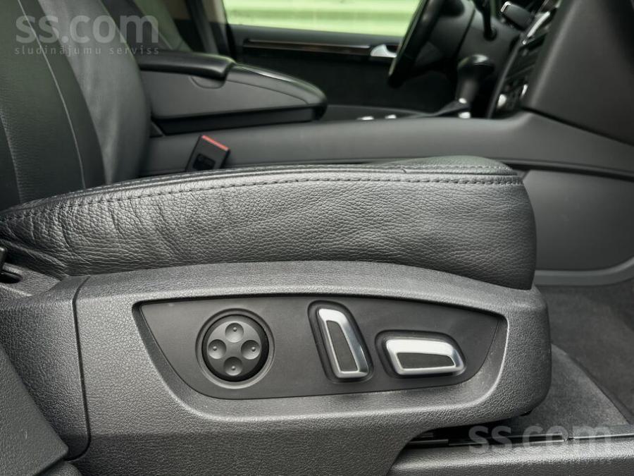 Melns Audi Q7 2014 Rīga, ar dzinēja tilpumu 3.00 L un nobraukumu 352 tūkst. km par 9900 €, foto 19 vietnē AUTOMOTO.COM.LV
