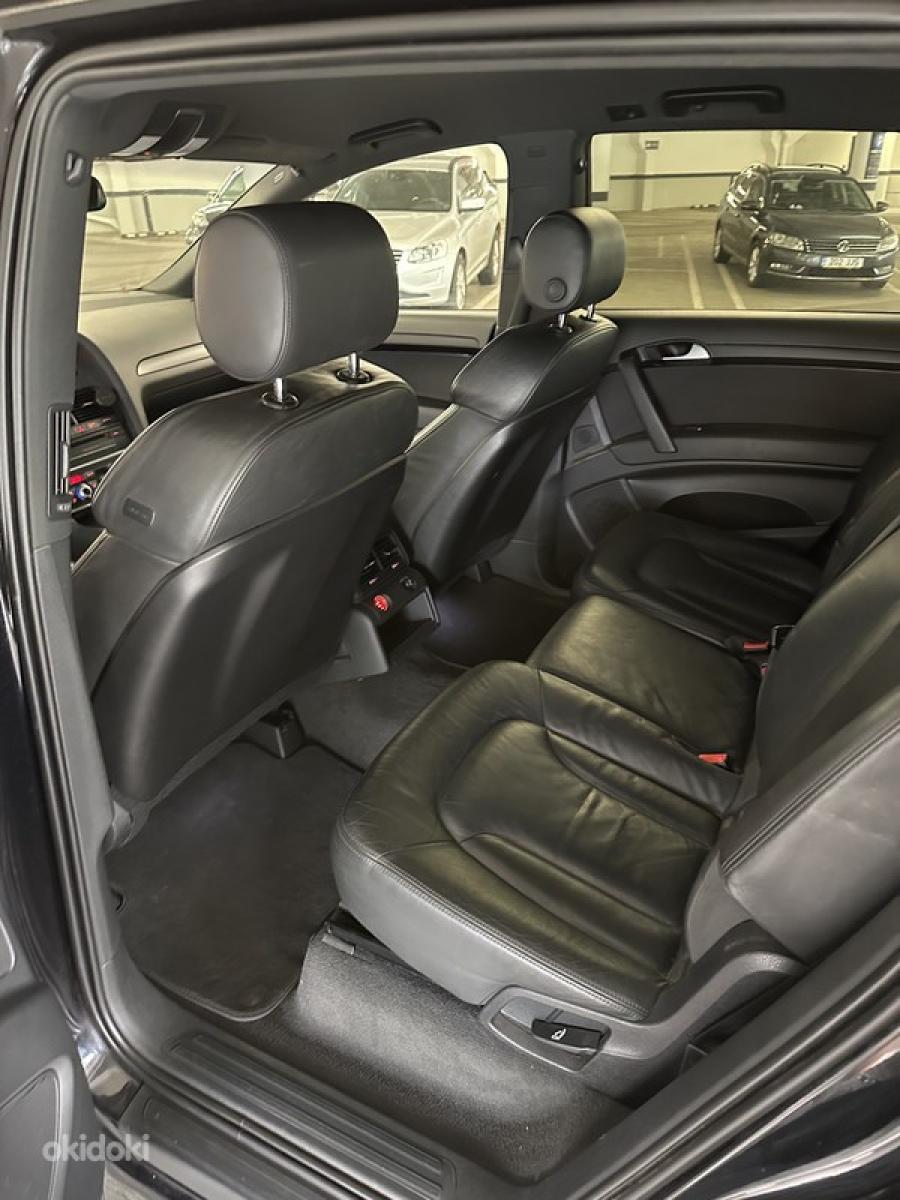 Black Audi Q7 2014 in Narva, with an engine capacity of 3.00 L and mileage of 375 thousand km for 14300 €, photo 29 on AUTOMOTO.COM.LV
