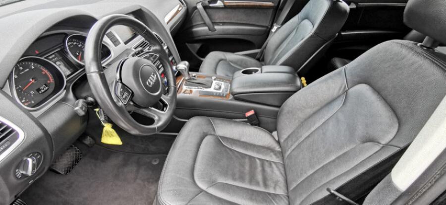 Black Audi Q7 2014 in Riga, with an engine capacity of 3.00 L and mileage of 250 thousand km for 14500 €, photo 13 on AUTOMOTO.COM.LV