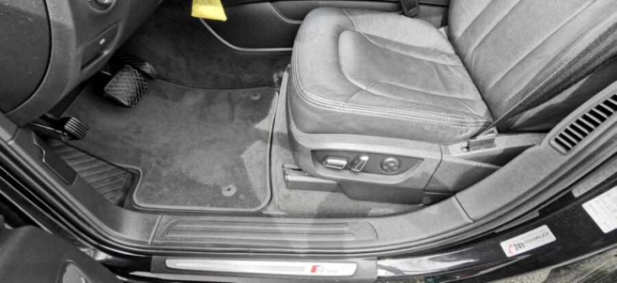 Black Audi Q7 2014 in Riga, with an engine capacity of 3.00 L and mileage of 250 thousand km for 14500 €, photo 15 on AUTOMOTO.COM.LV