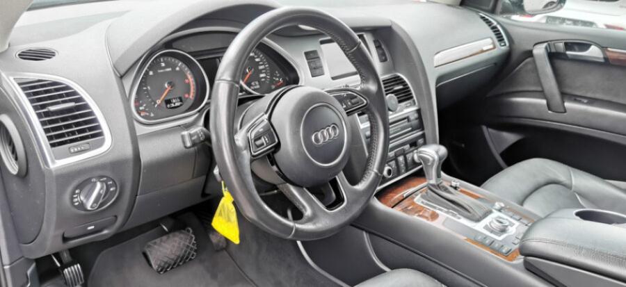 Black Audi Q7 2014 in Riga, with an engine capacity of 3.00 L and mileage of 250 thousand km for 14500 €, photo 16 on AUTOMOTO.COM.LV
