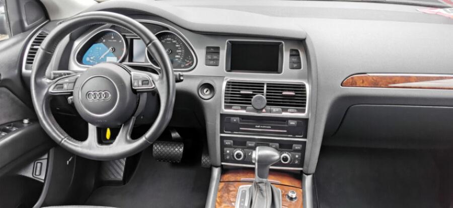 Black Audi Q7 2014 in Riga, with an engine capacity of 3.00 L and mileage of 250 thousand km for 14500 €, photo 18 on AUTOMOTO.COM.LV
